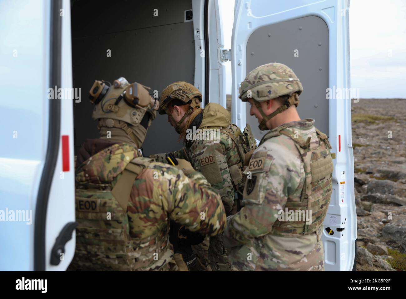 U.S. Army Sgt. Timothy King, 702nd Explosive Ordnance Disposal Company ...