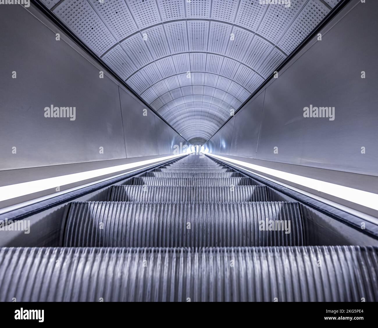 Bond Street - Elizabeth Line Station Stock Photo - Alamy