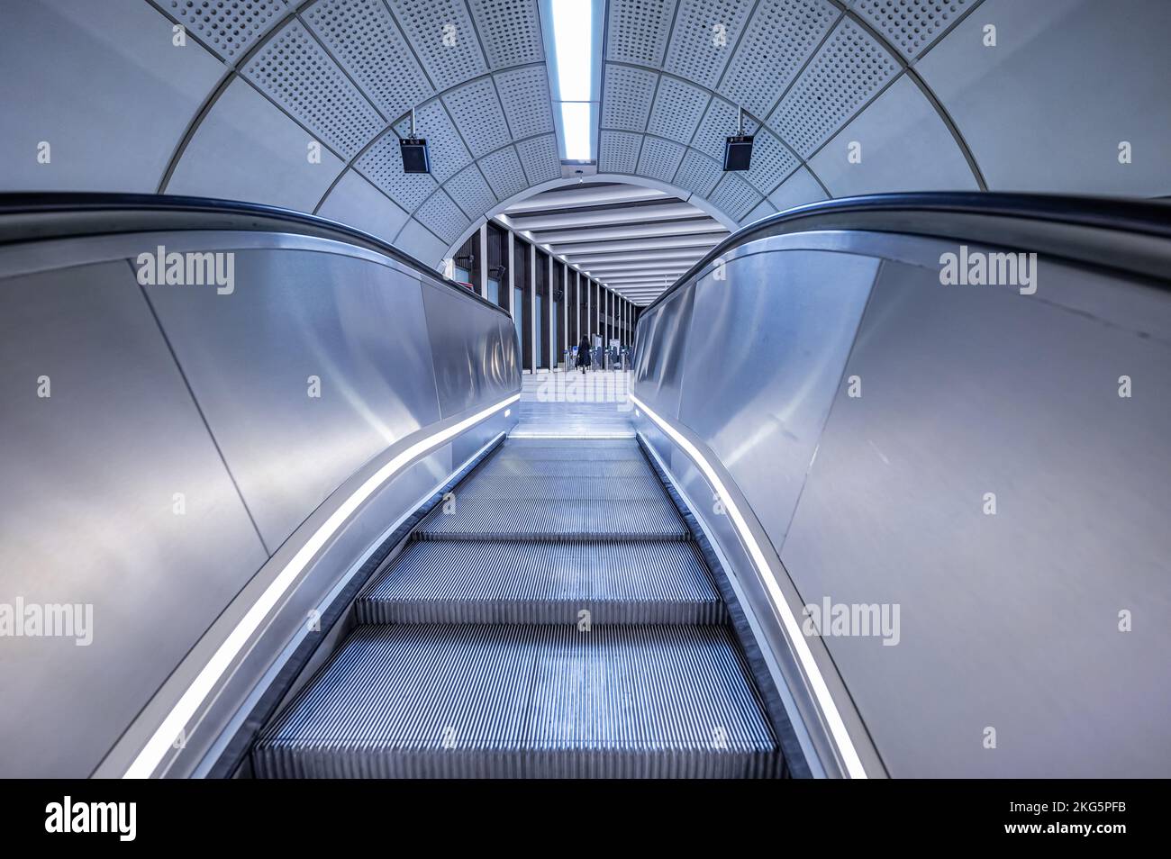 Bond Street - Elizabeth Line Station Stock Photo - Alamy
