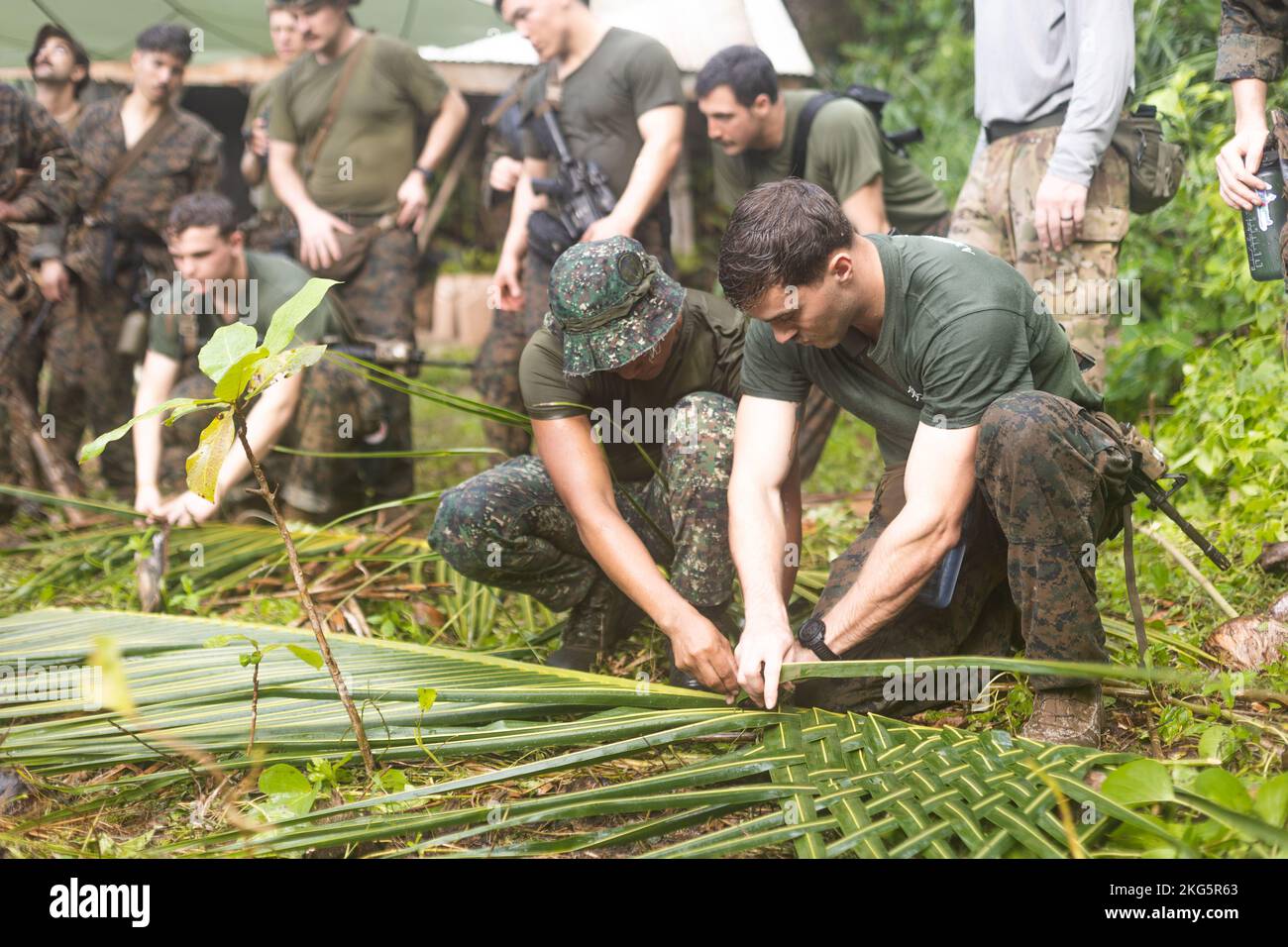 Philippine reconnaissance Marines teach U.S. Marines with the Maritime ...
