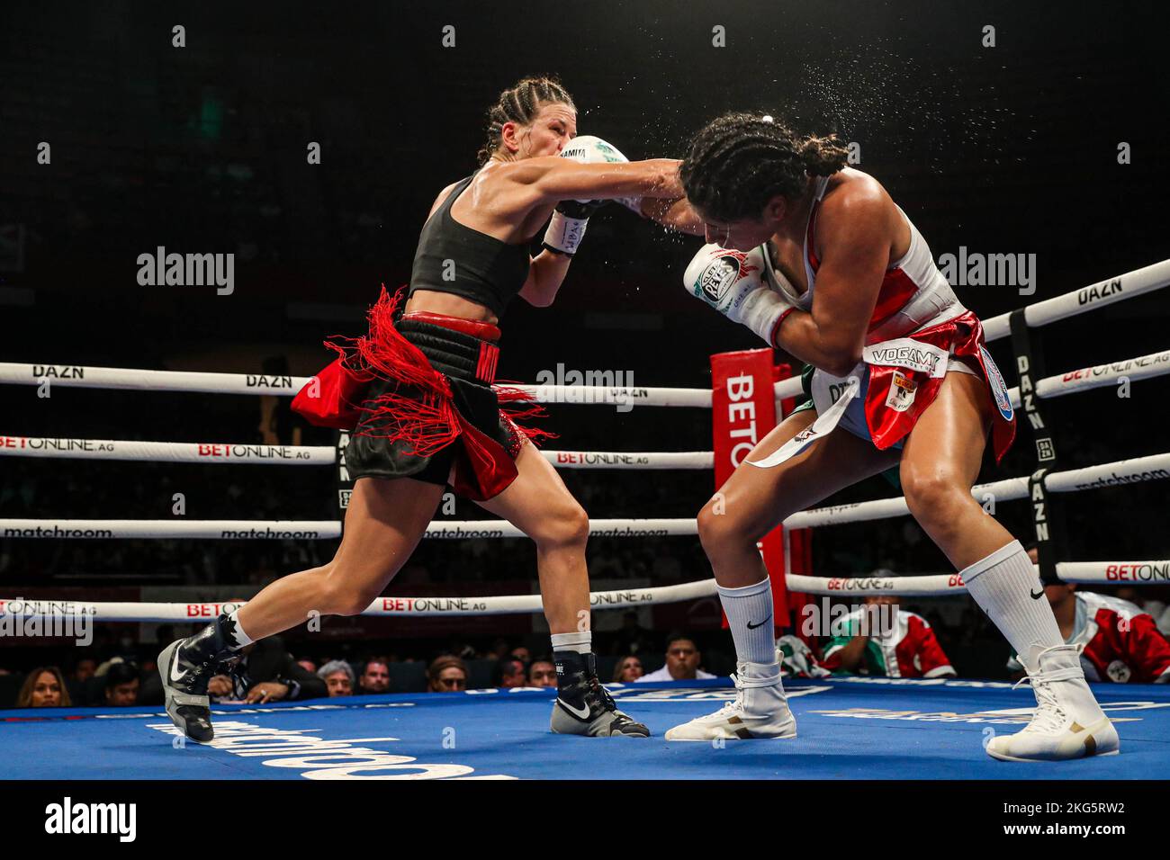 HERMOSILLO, MEXICO - SEPTEMBER 03: Érika 'Dinamita' Cruz (Green white ...