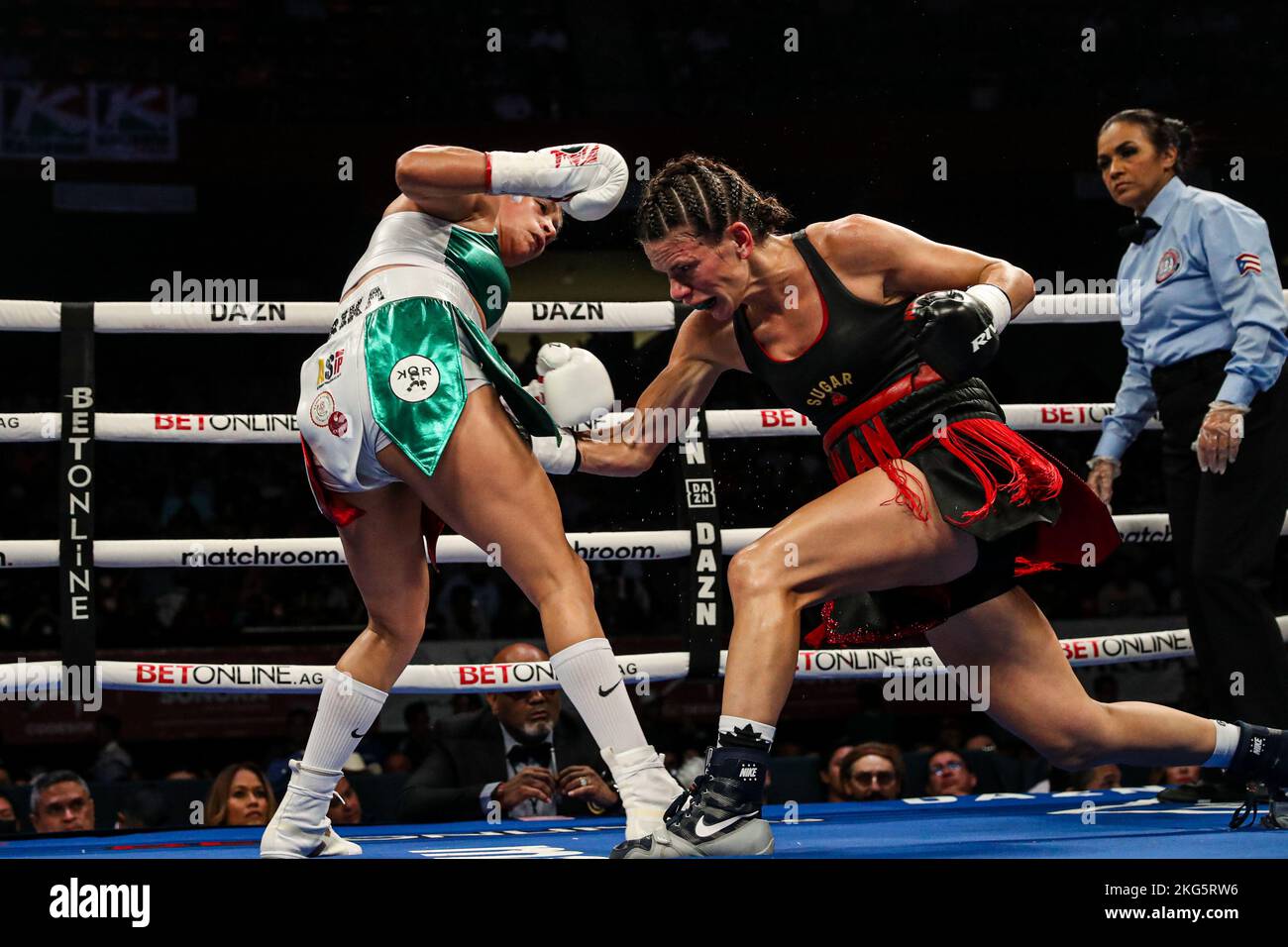 HERMOSILLO, MEXICO - SEPTEMBER 03: Érika 'Dinamita' Cruz (Green white and red) fights against ...