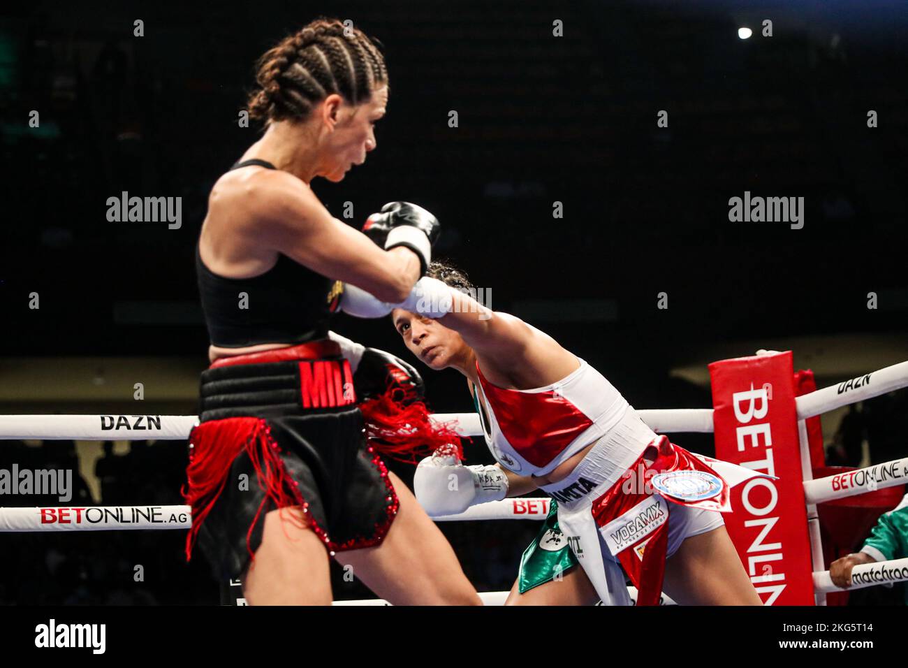 HERMOSILLO, MEXICO - SEPTEMBER 03: Érika 'Dinamita' Cruz (Green white ...