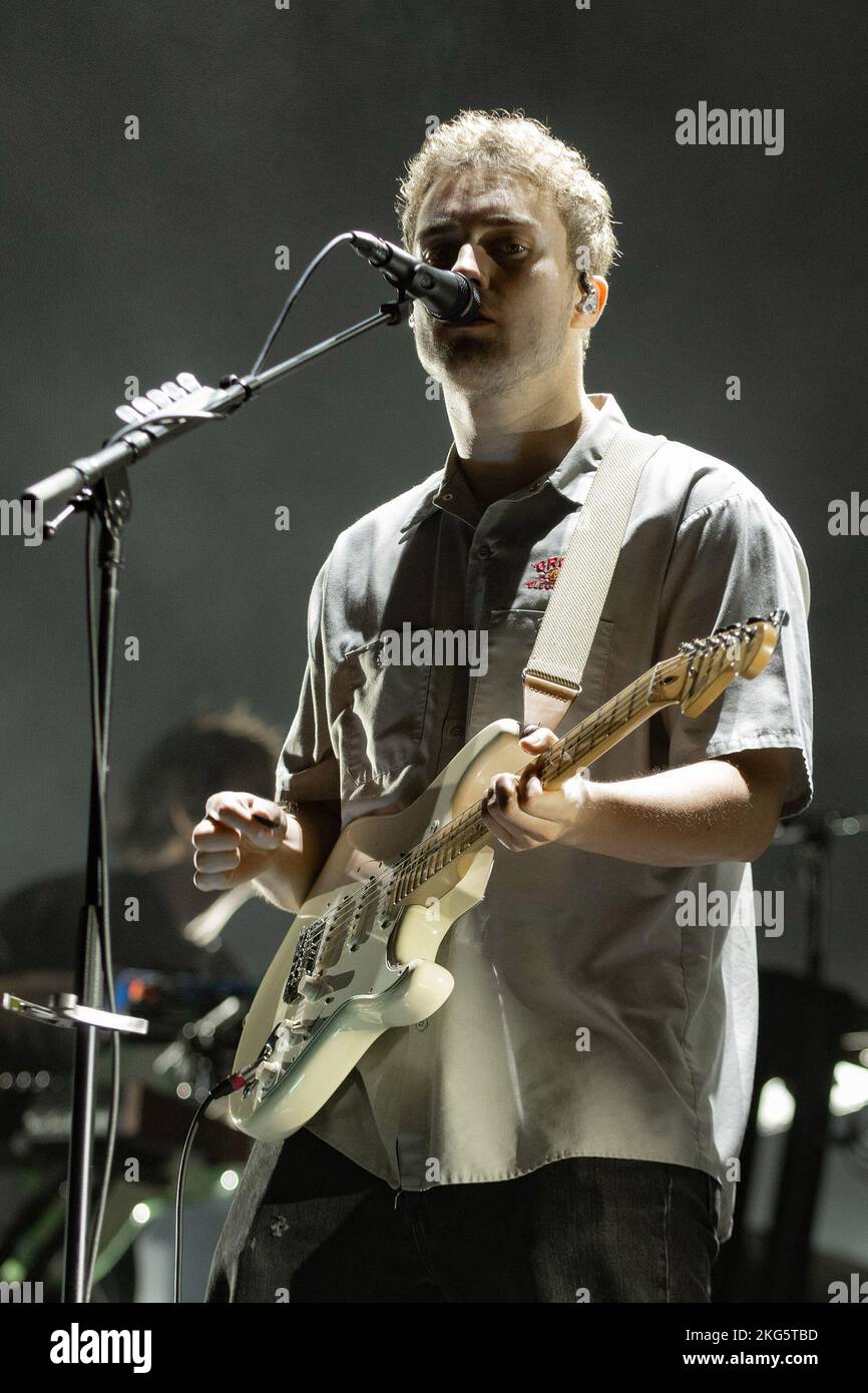 Sam fender victorious hi-res stock photography and images - Alamy