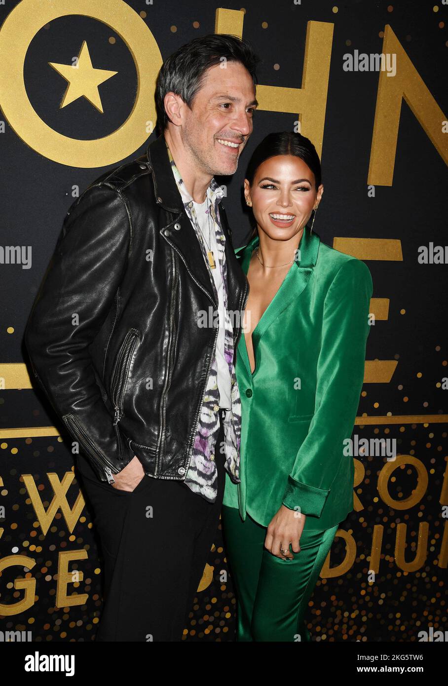 LOS ANGELES, CALIFORNIA - NOVEMBER 20: (L-R) Steve Kazee and Jenna ...