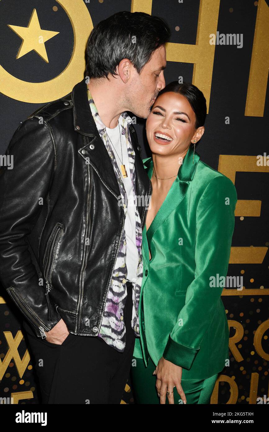 LOS ANGELES, CALIFORNIA - NOVEMBER 20: (L-R) Steve Kazee and Jenna ...