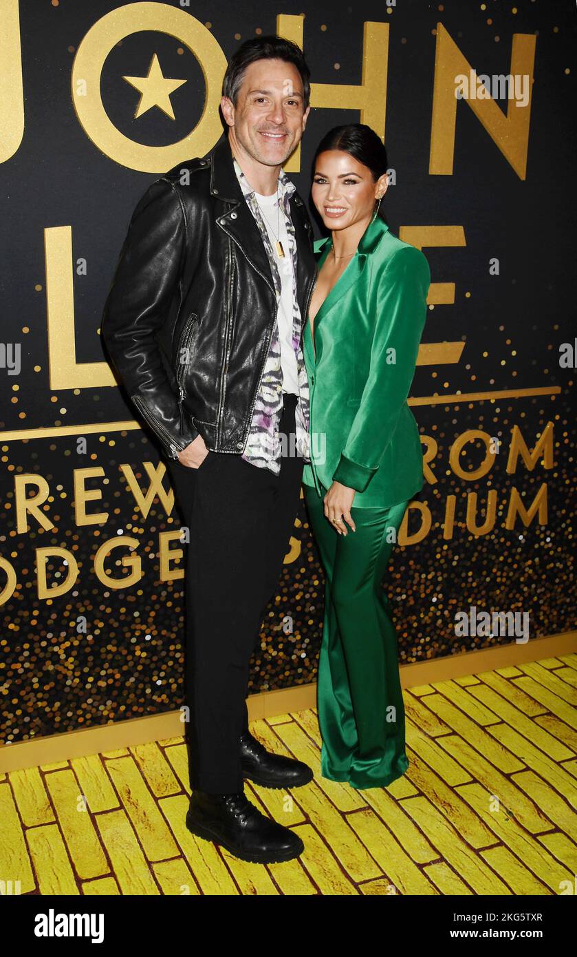 LOS ANGELES, CALIFORNIA - NOVEMBER 20: (L-R) Steve Kazee and Jenna ...