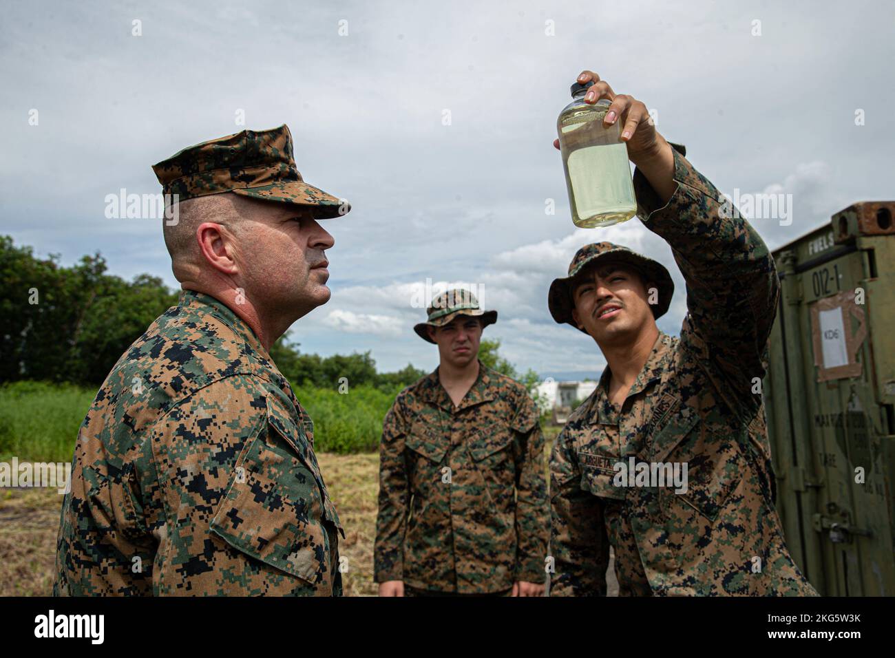 12 combat support logistics regiment hi-res stock photography and ...