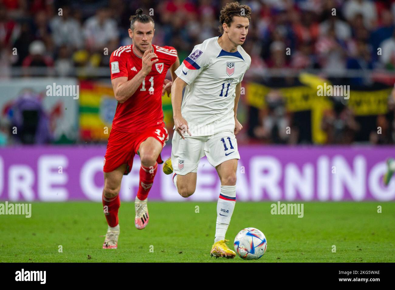 Brenden AARONSON of USA runs with the ball during the FIFA World Cup ...