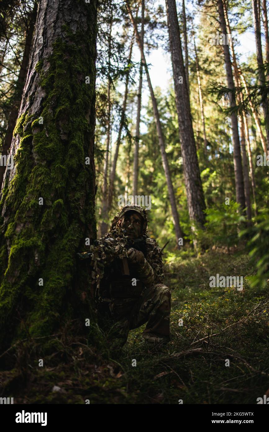 U.S. Army paratroopers assigned to 2nd Battalion, 503rd Parachute ...