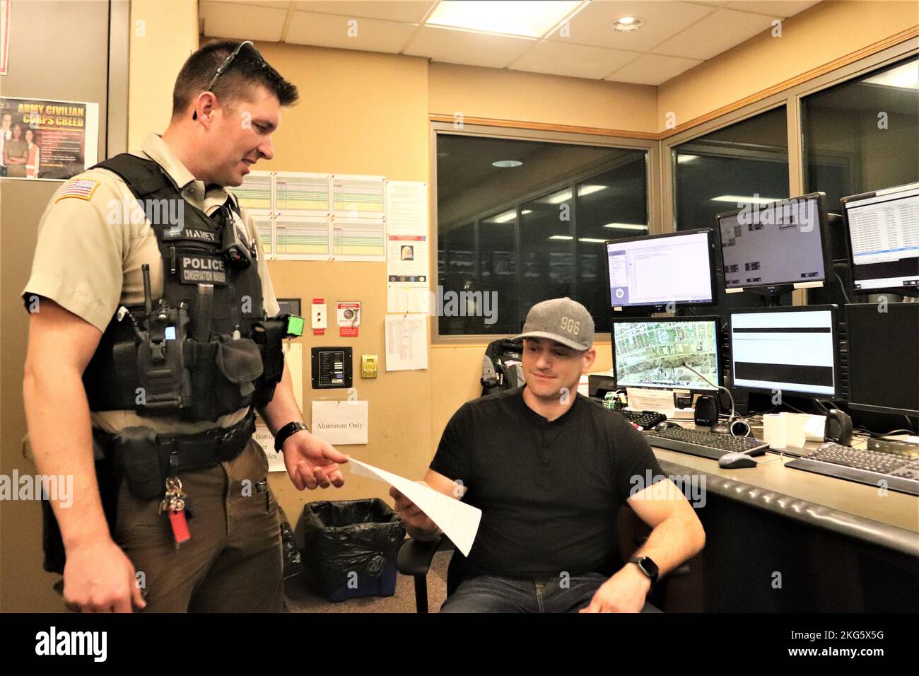 Des emergency 911 dispatch hi-res stock photography and images - Alamy