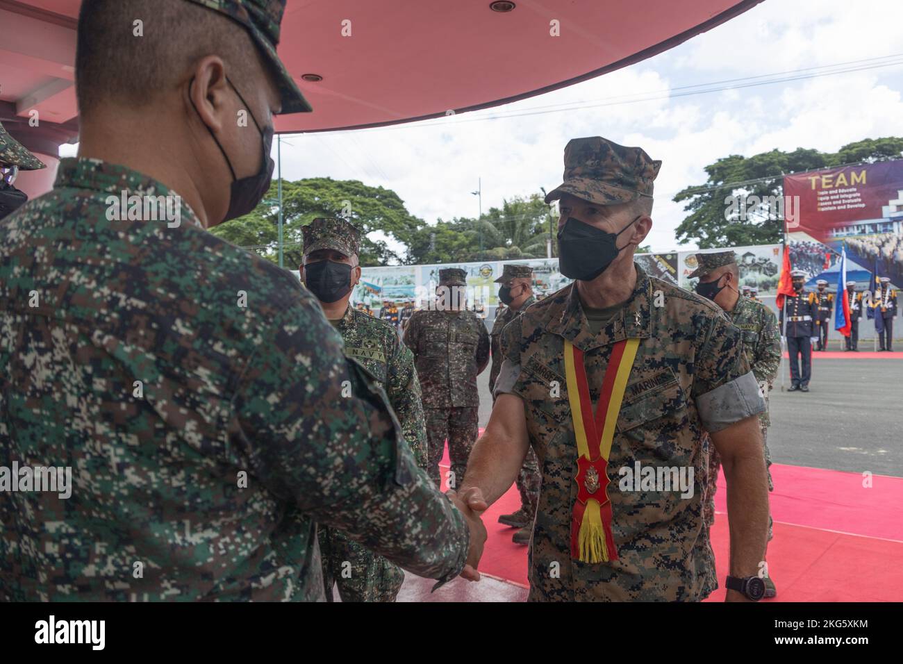 U.S. Marine Corps Maj. Gen. Jay Bargeron (right), commanding general of ...