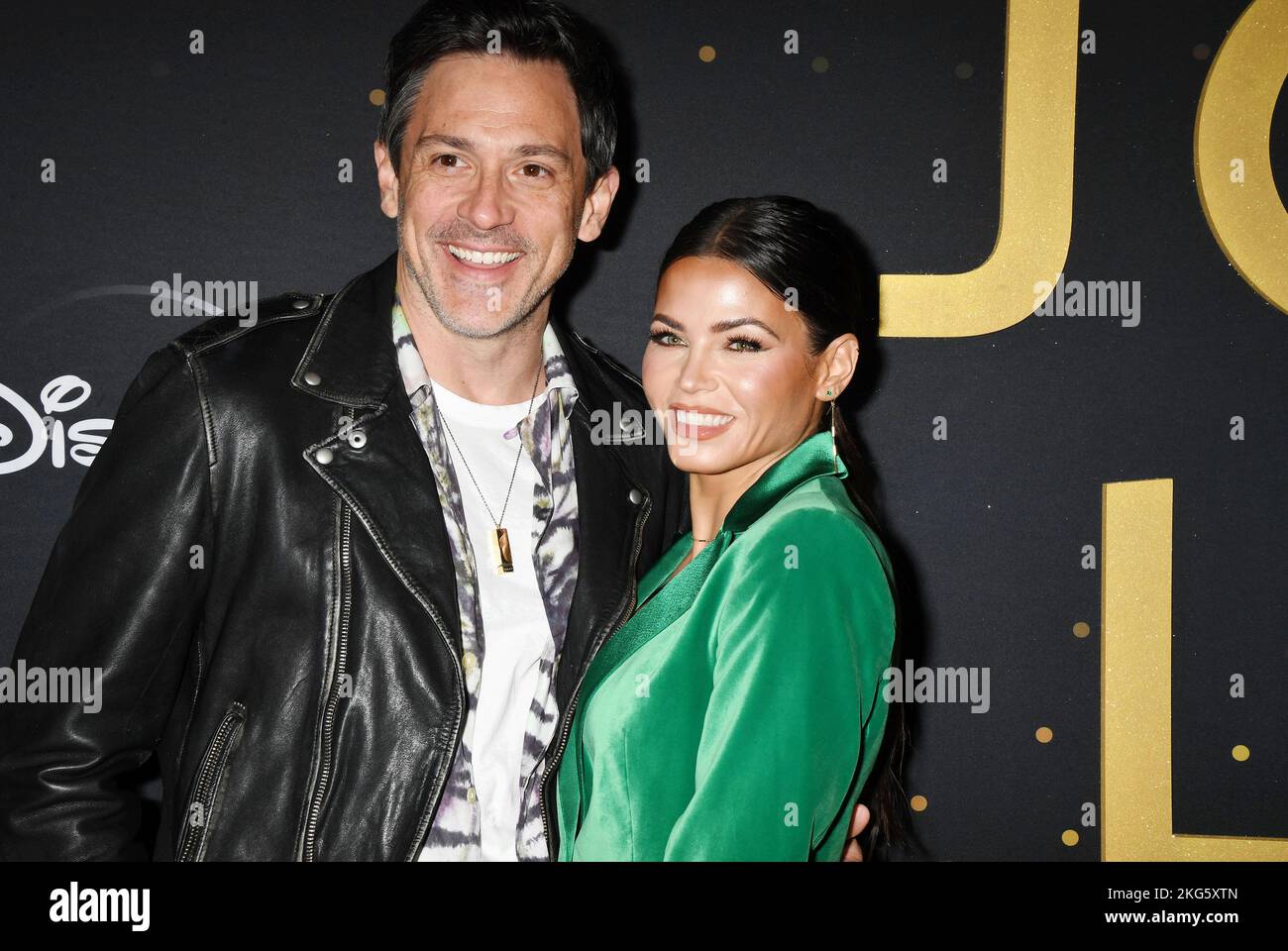 LOS ANGELES, CALIFORNIA - NOVEMBER 20: (L-R) Steve Kazee and Jenna ...