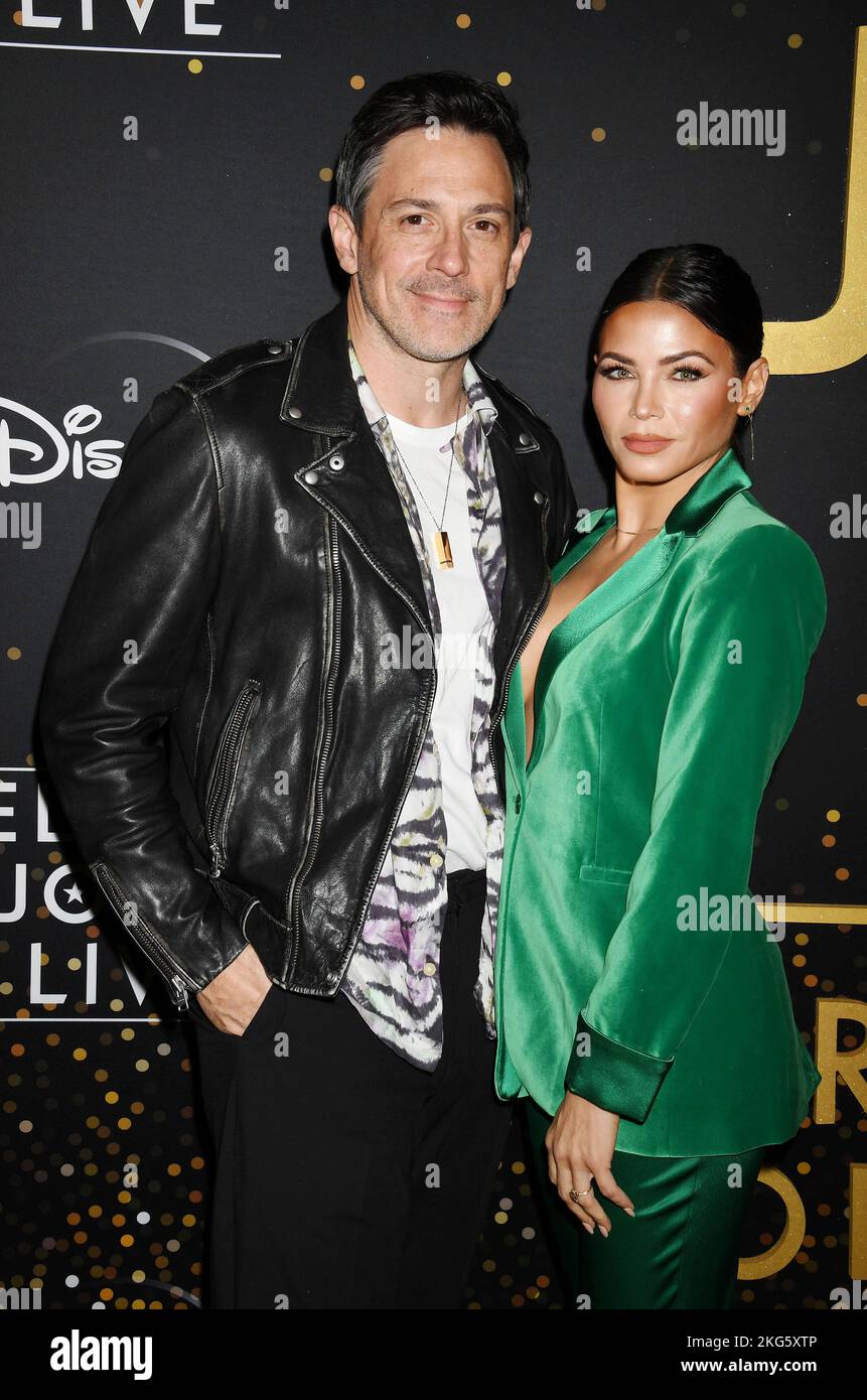 LOS ANGELES, CALIFORNIA - NOVEMBER 20: (L-R) Steve Kazee and Jenna ...