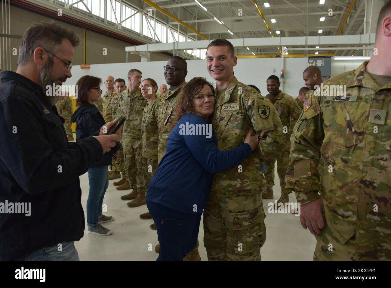 U.S. Army Soldiers of B/1-112th, Michigan Army National Guard and ...