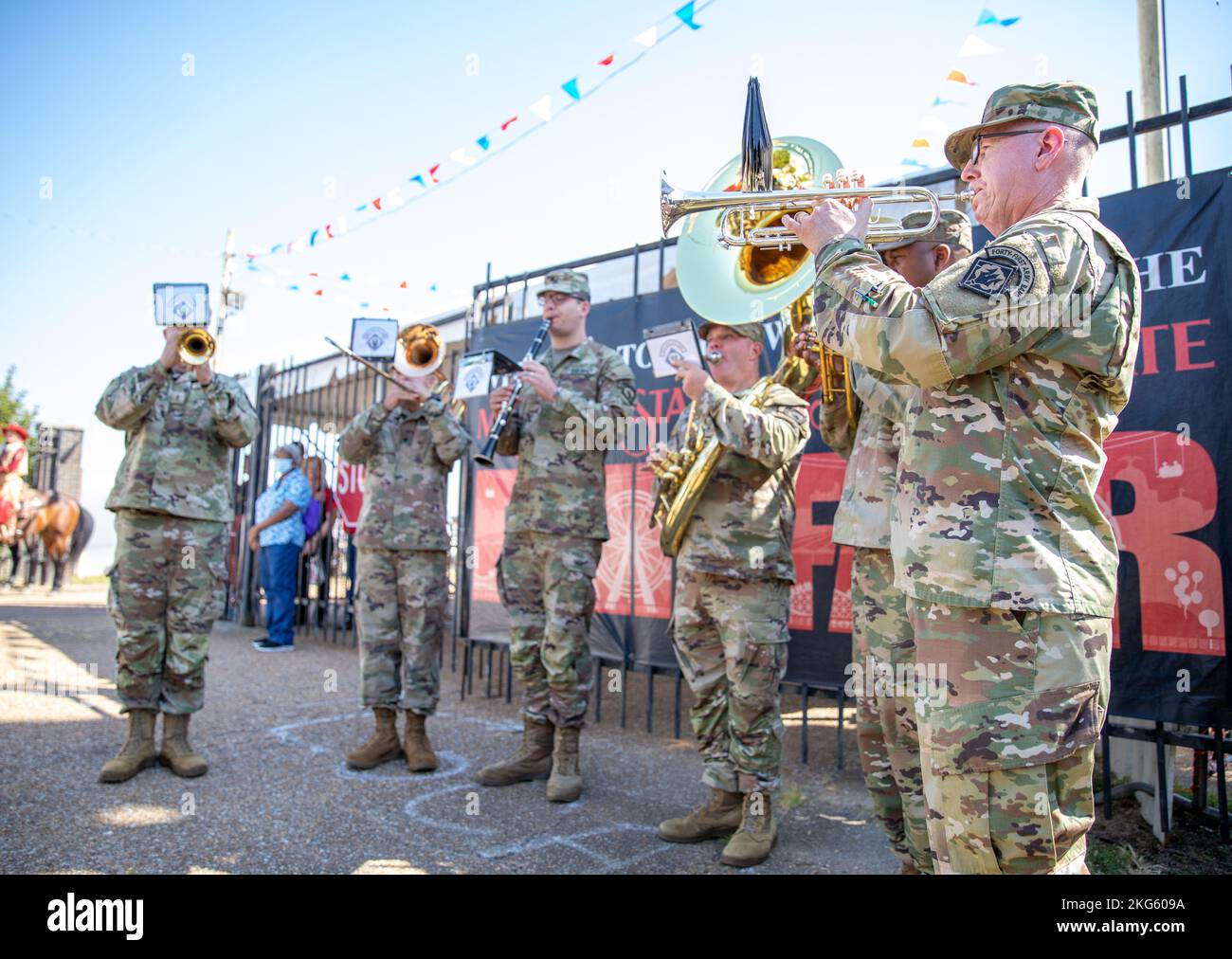 The 41st Army Band, Mississippi Army National Guard, plays the Star ...