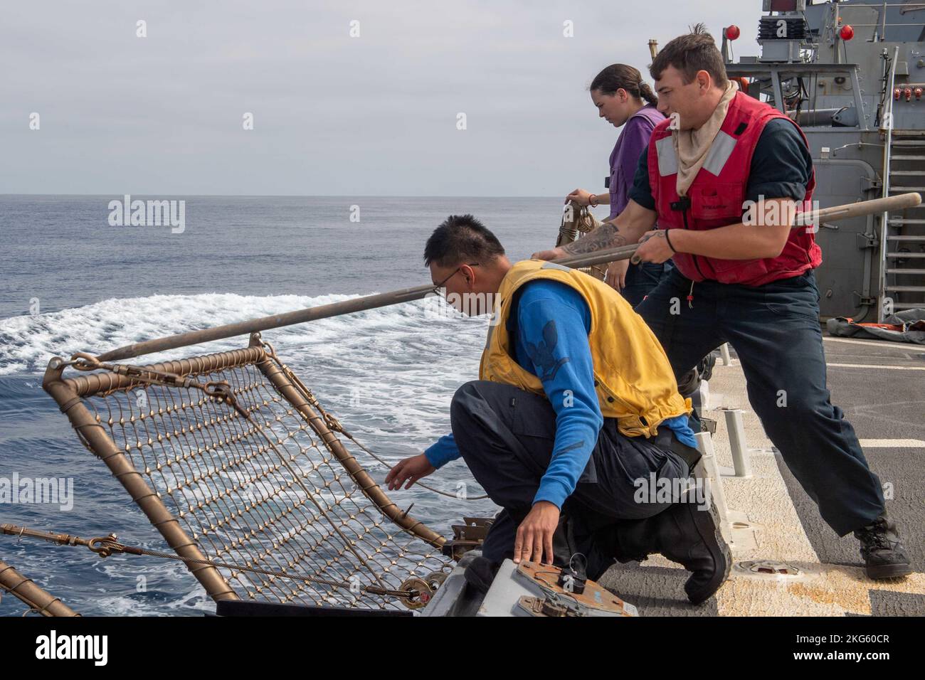 221006-N-SN516-1190 PACIFIC OCEAN (Oct. 6, 2022) U.S. Navy Sailors ...