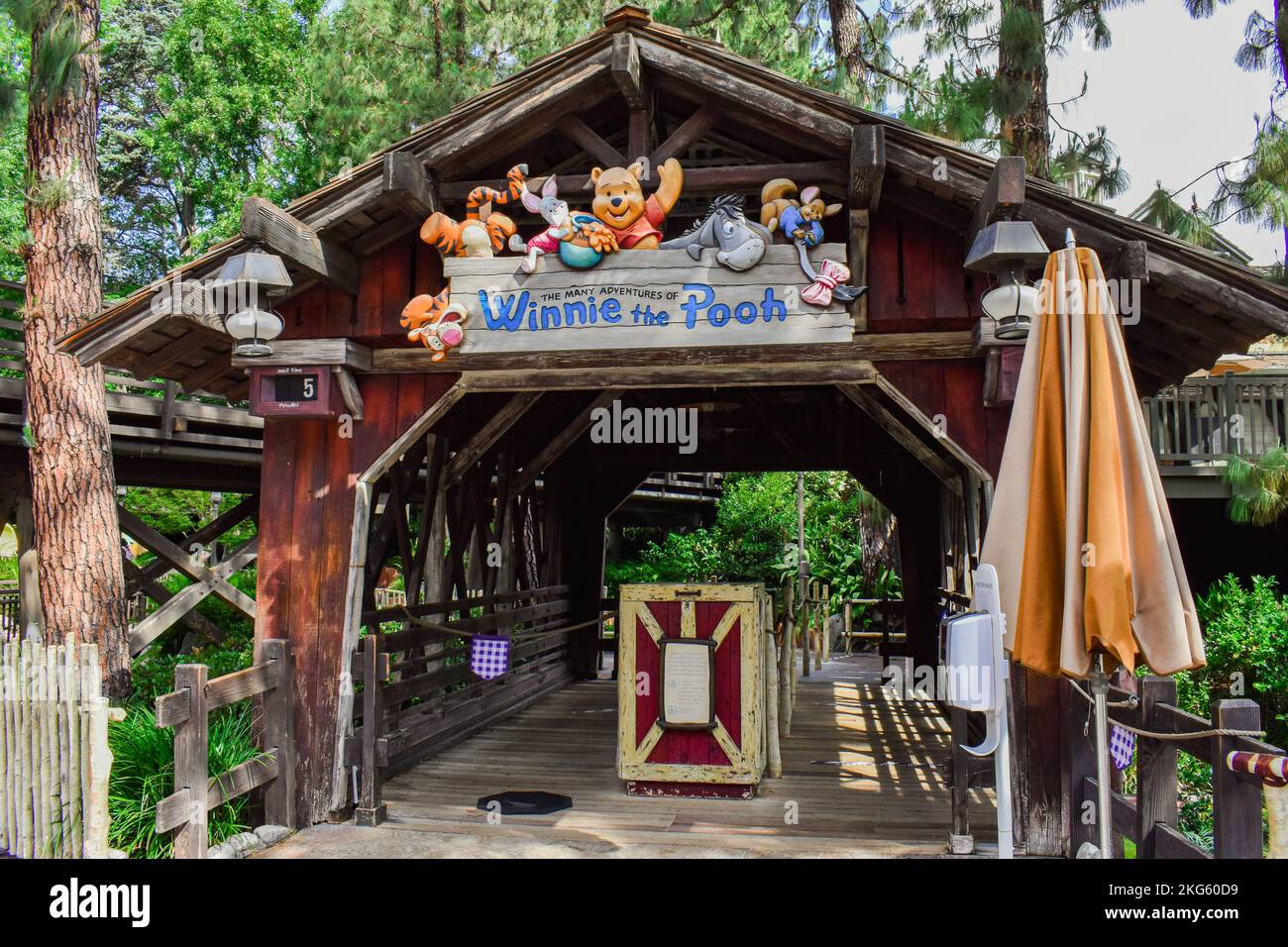 The many adventures winnie the pooh hi-res stock photography and images ...