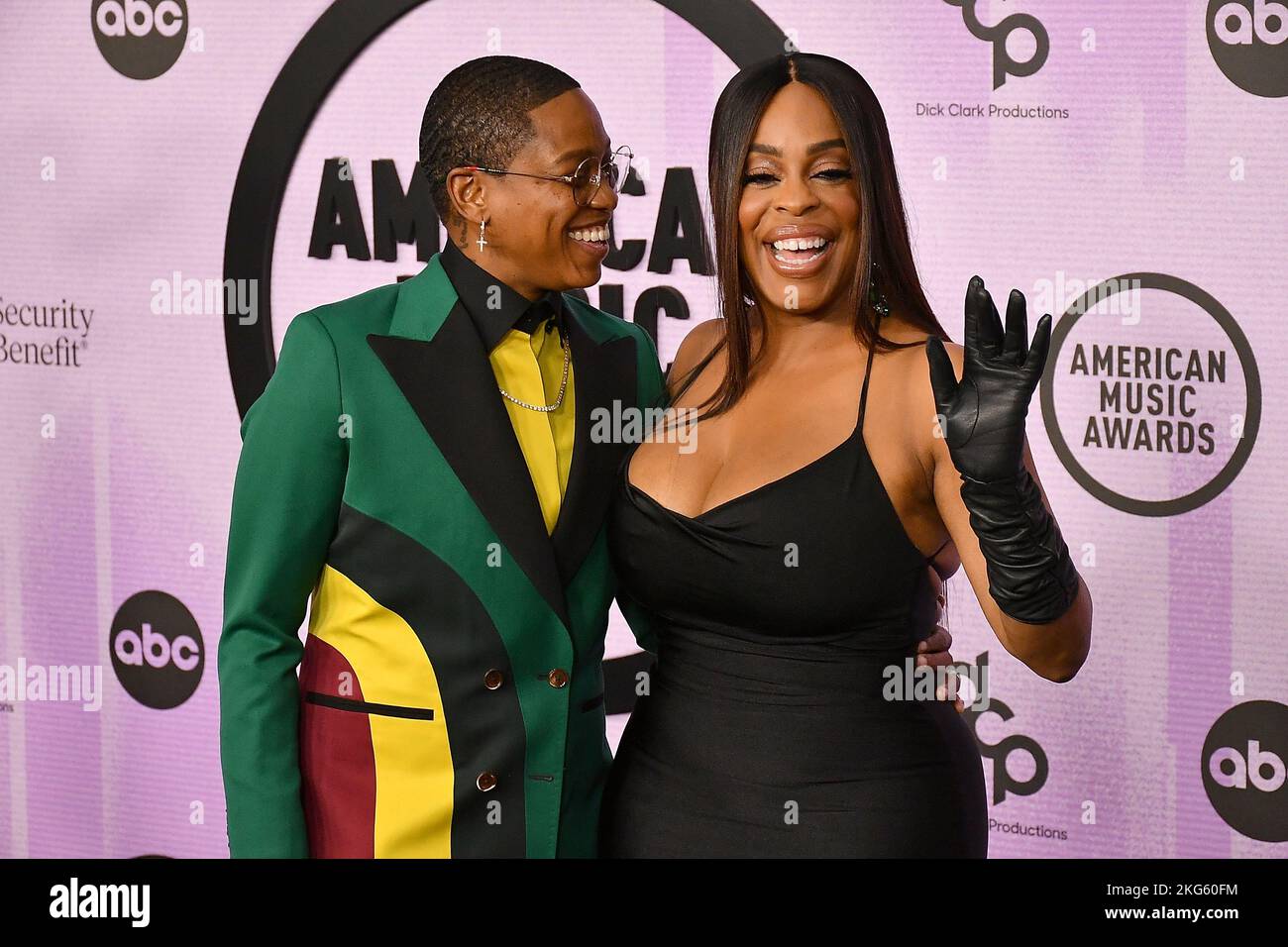 Jessica Betts and Niecy Nash attend the 2022 American Music Awards at ...