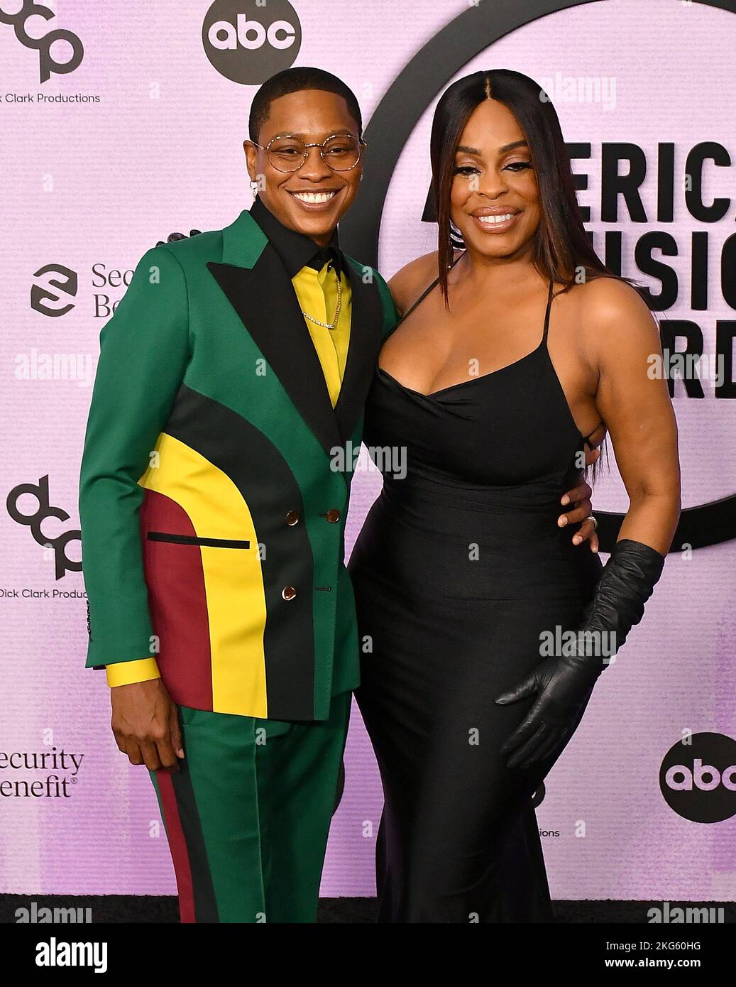 Jessica Betts and Niecy Nash attend the 2022 American Music Awards at ...