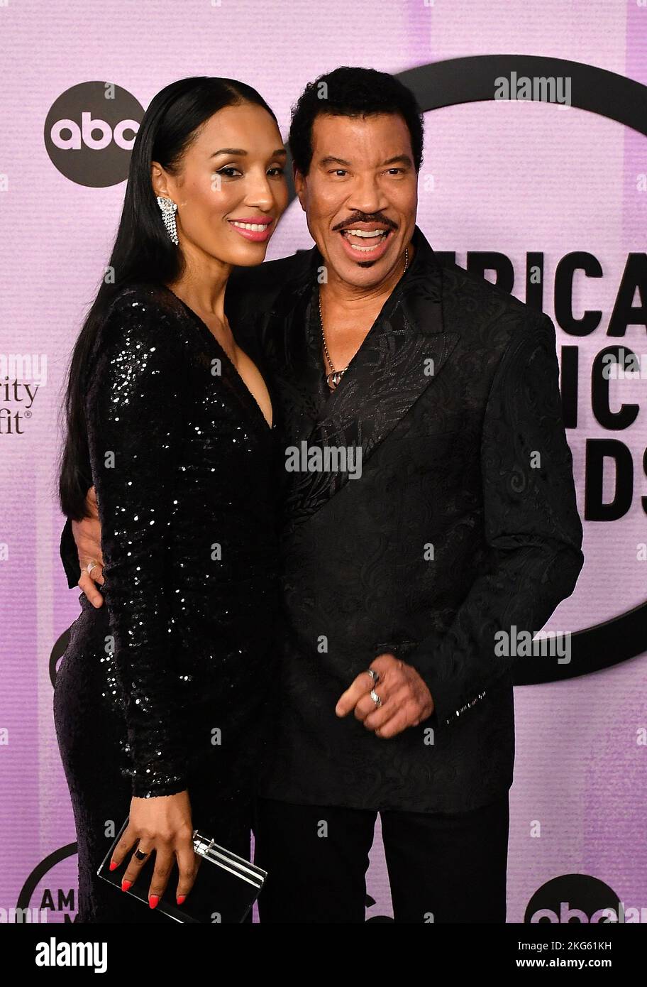 Lionel Richie, Lisa Parigi attend the 2022 American Music Awards at ...