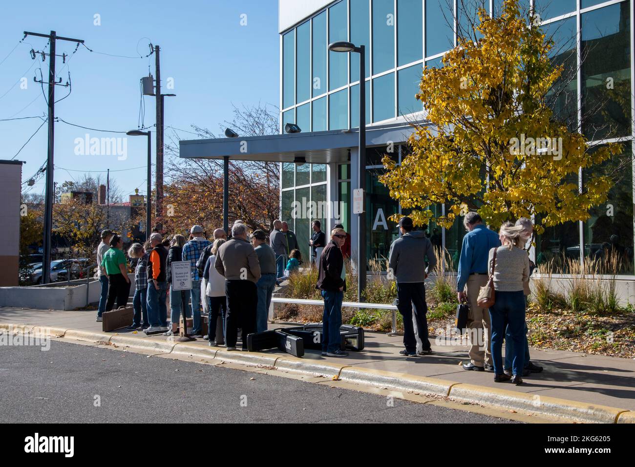 Minneapolis, Minnesota. People with firearms waiting in line for their ...