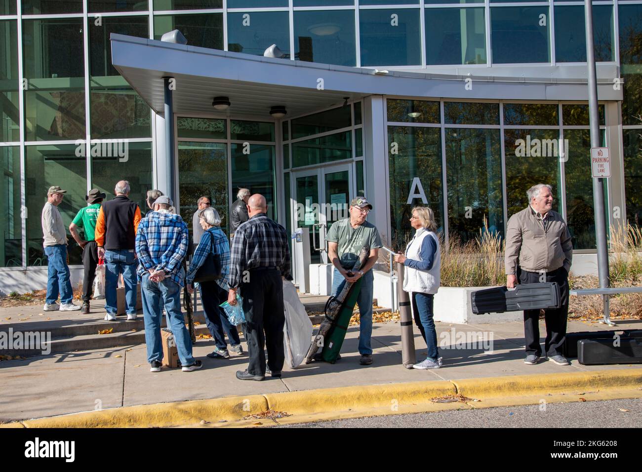 Minneapolis, Minnesota. People with firearms waiting in line for their ...