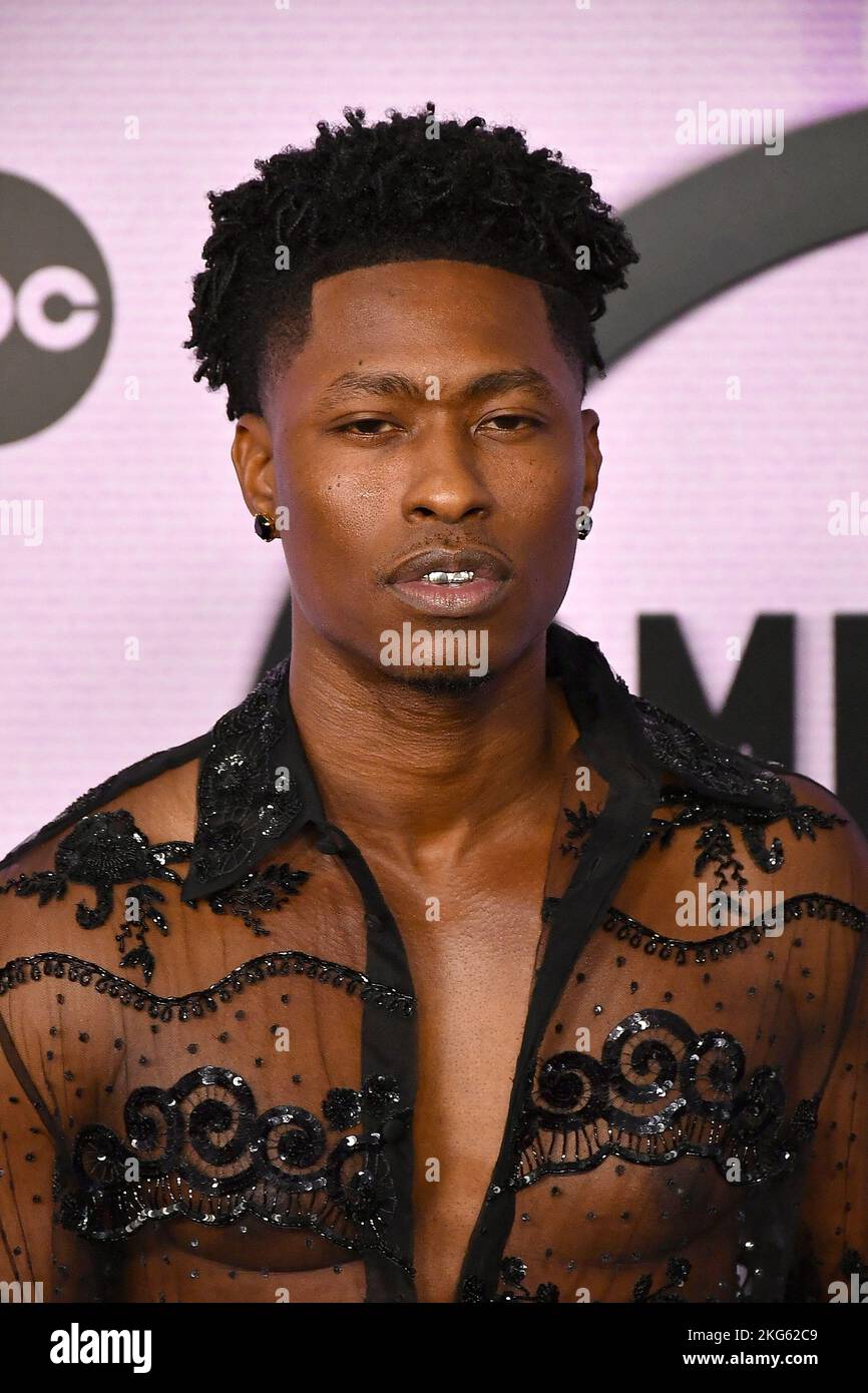 Lucky Daye attends the 2022 American Music Awards at Microsoft Theater ...