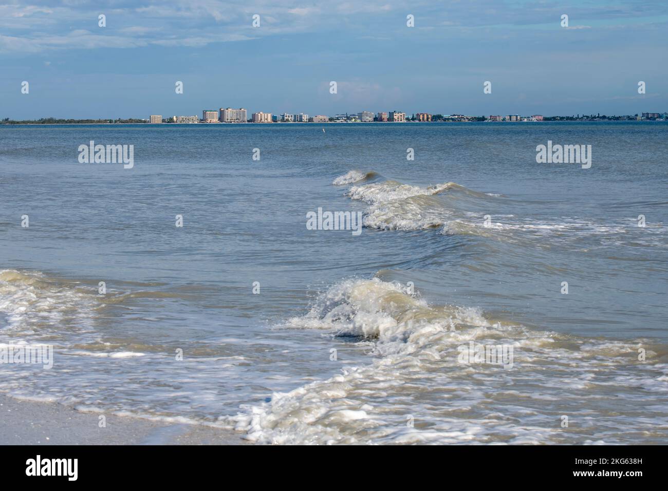 Florida. Ocean view of Fort Meyers Beach looking across the Gulf of ...