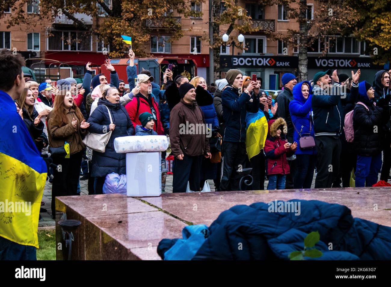 Citizens of Kherson celebrate the liberation of the city on Freedom ...