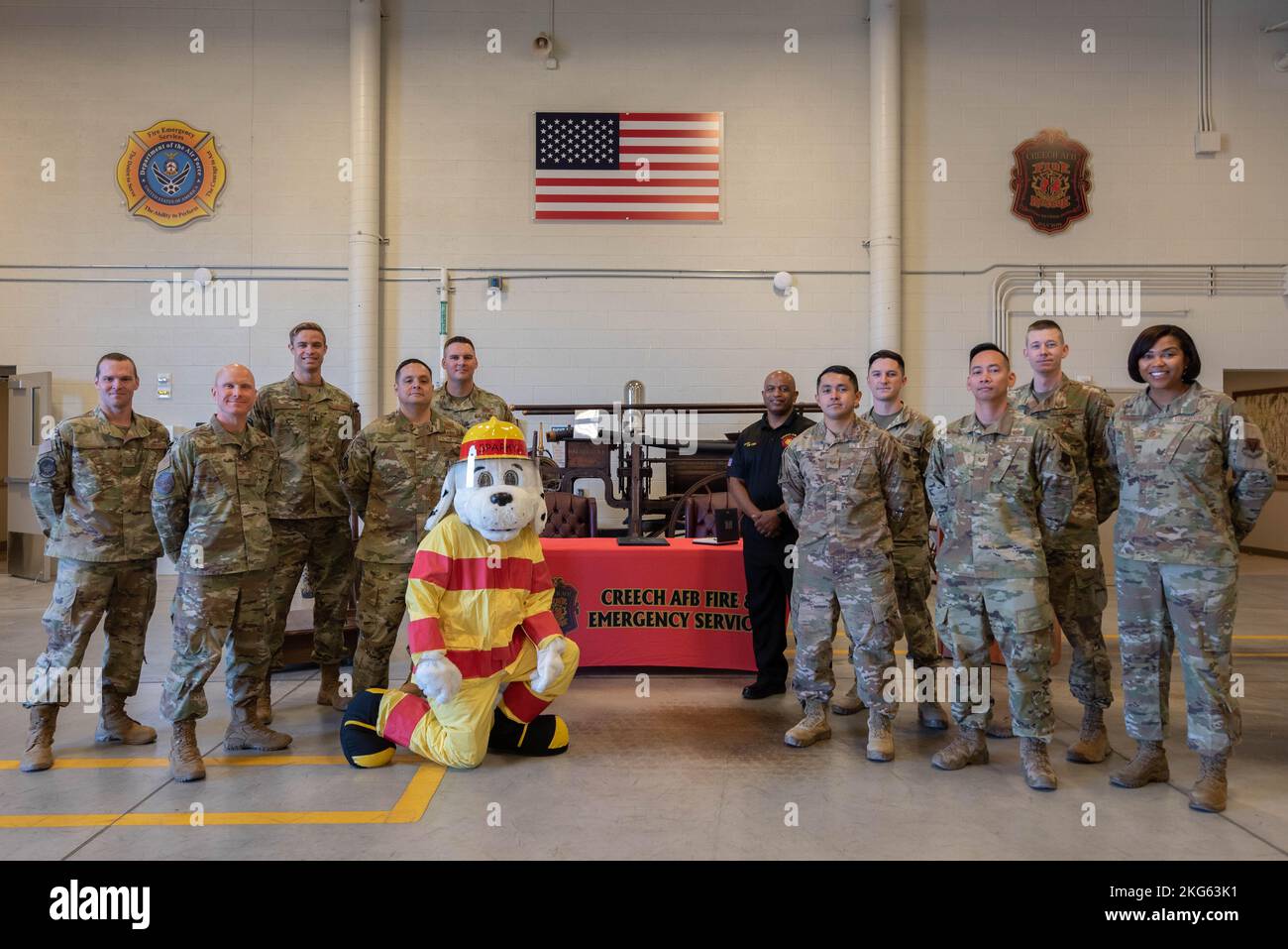 U.S. Air Force Airmen assigned to the 432d Wing/432d Air Expeditionary ...