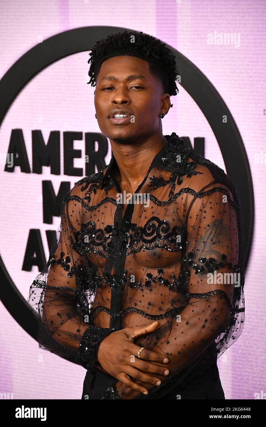 Lucky Daye attends the 2022 American Music Awards at Microsoft Theater ...
