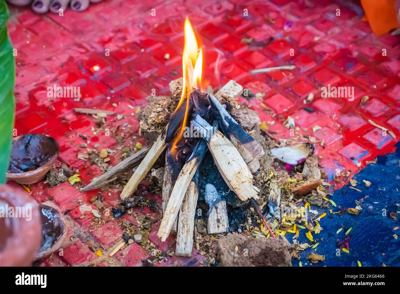 Holy fire of hindu wedding hi-res stock photography and images - Alamy