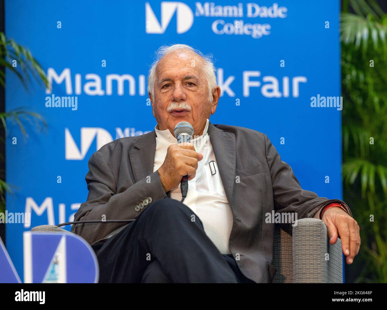Moshe safdie 2022 hi-res stock photography and images - Alamy