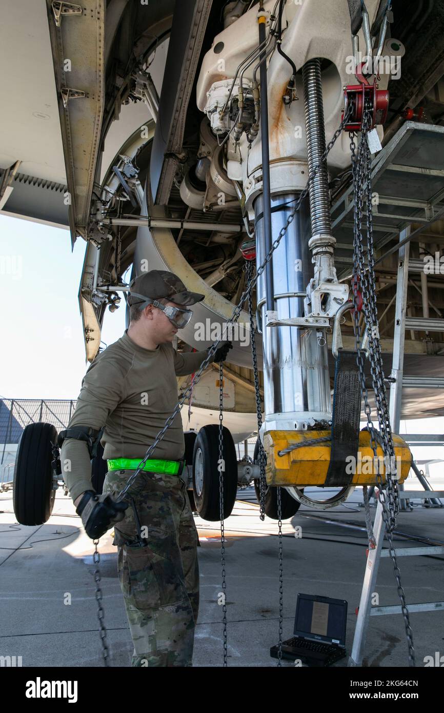 436th aircraft maintenance squadron hi-res stock photography and images ...