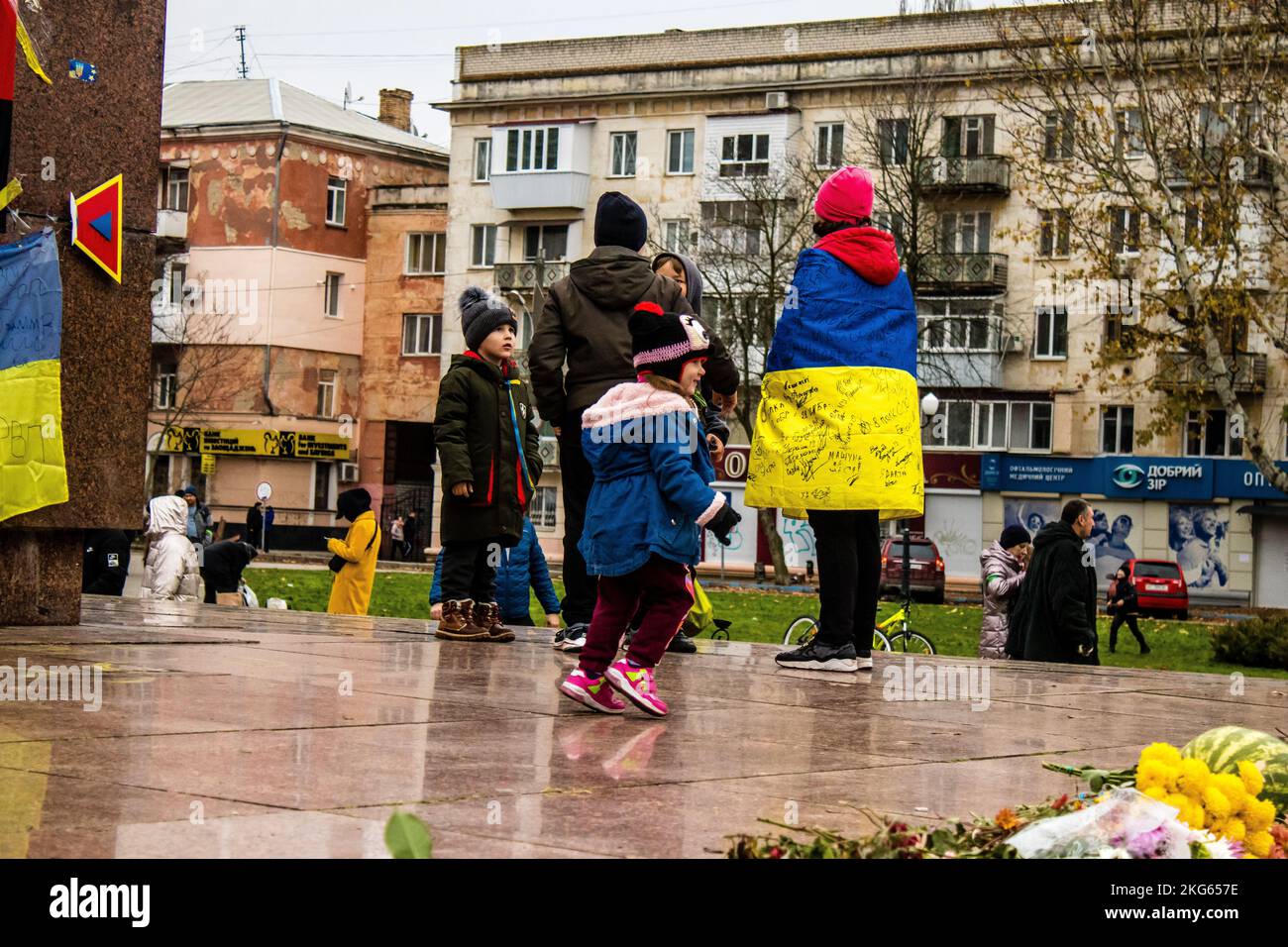 Some citizens of Kherson wearing the flag of Ukraine in the form of a ...