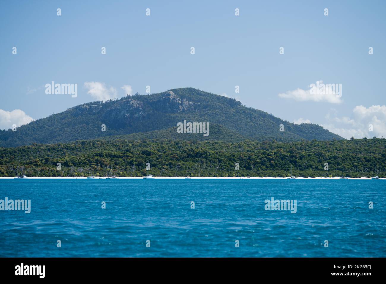 tropical islands and super yachts in queensland australia in spring ...