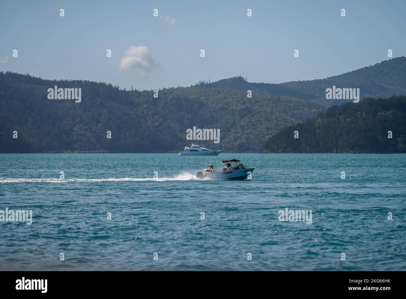 tropical islands and super yachts in queensland australia in spring ...
