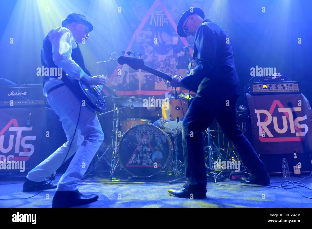 (L-R) Leigh Heggarty guitarist, and John "Segs" Jennings, bass ...