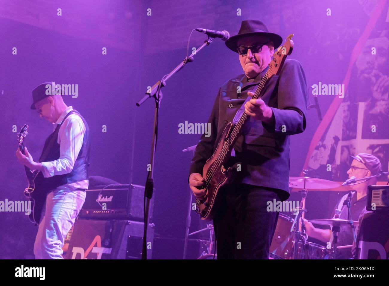 (L-R) Leigh Heggarty guitarist, and John "Segs" Jennings, bass ...
