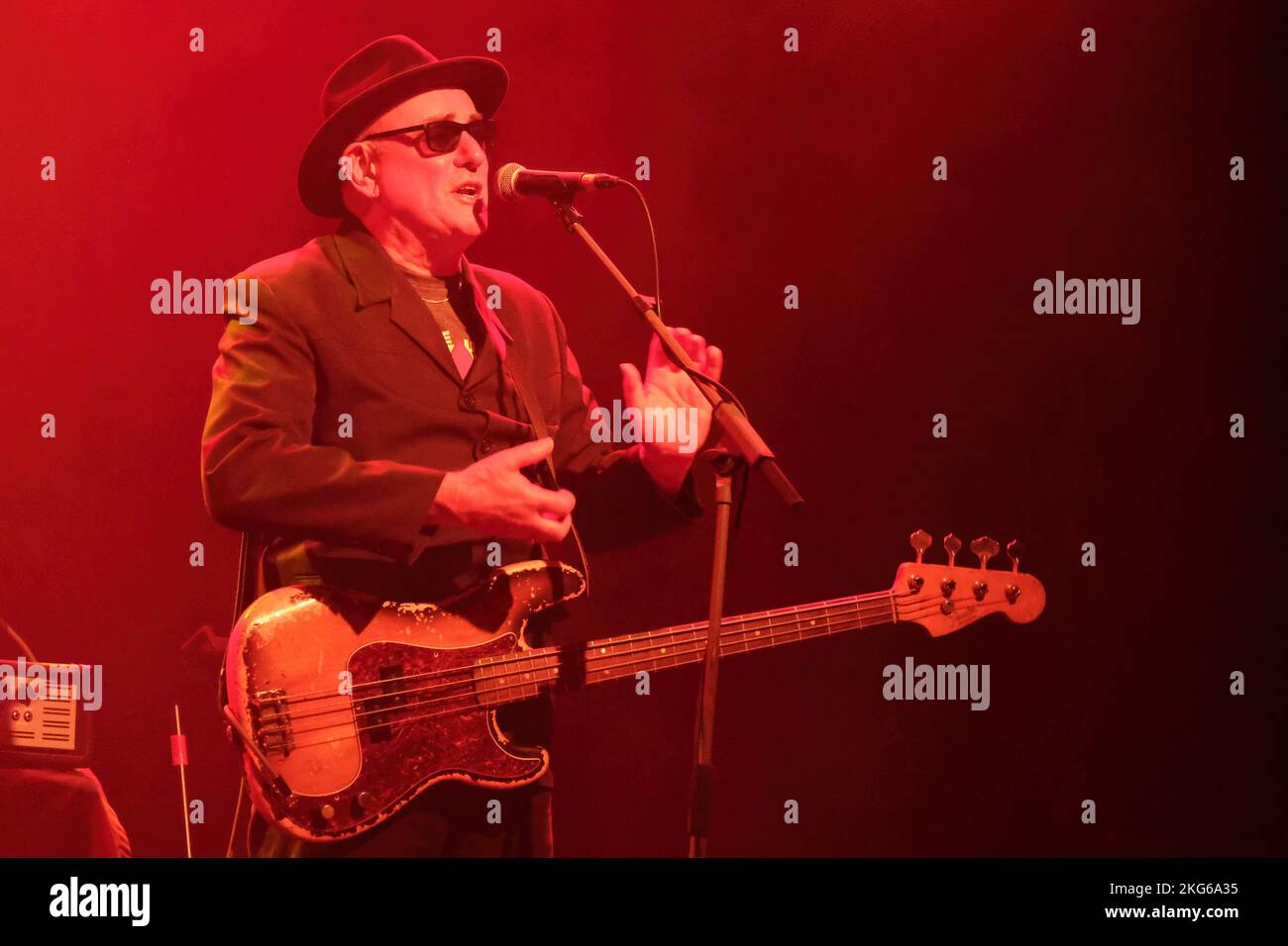 Southampton, UK. 19th Nov, 2022. John "Segs" Jennings, bass guitarist ...
