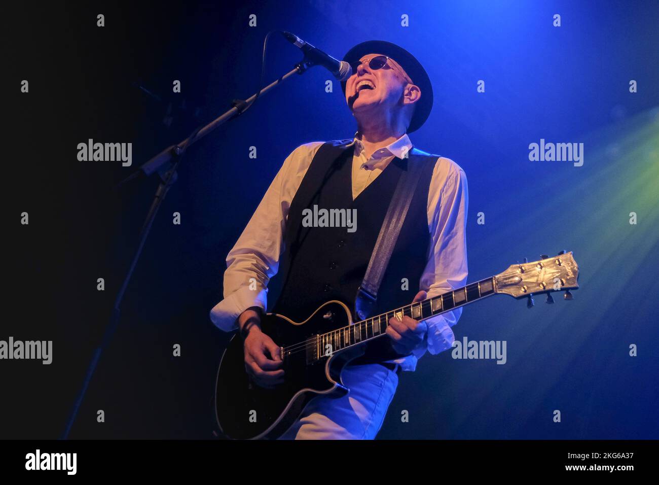 Southampton, UK. 19th Nov, 2022. Leigh Heggarty, guitarist and singer ...