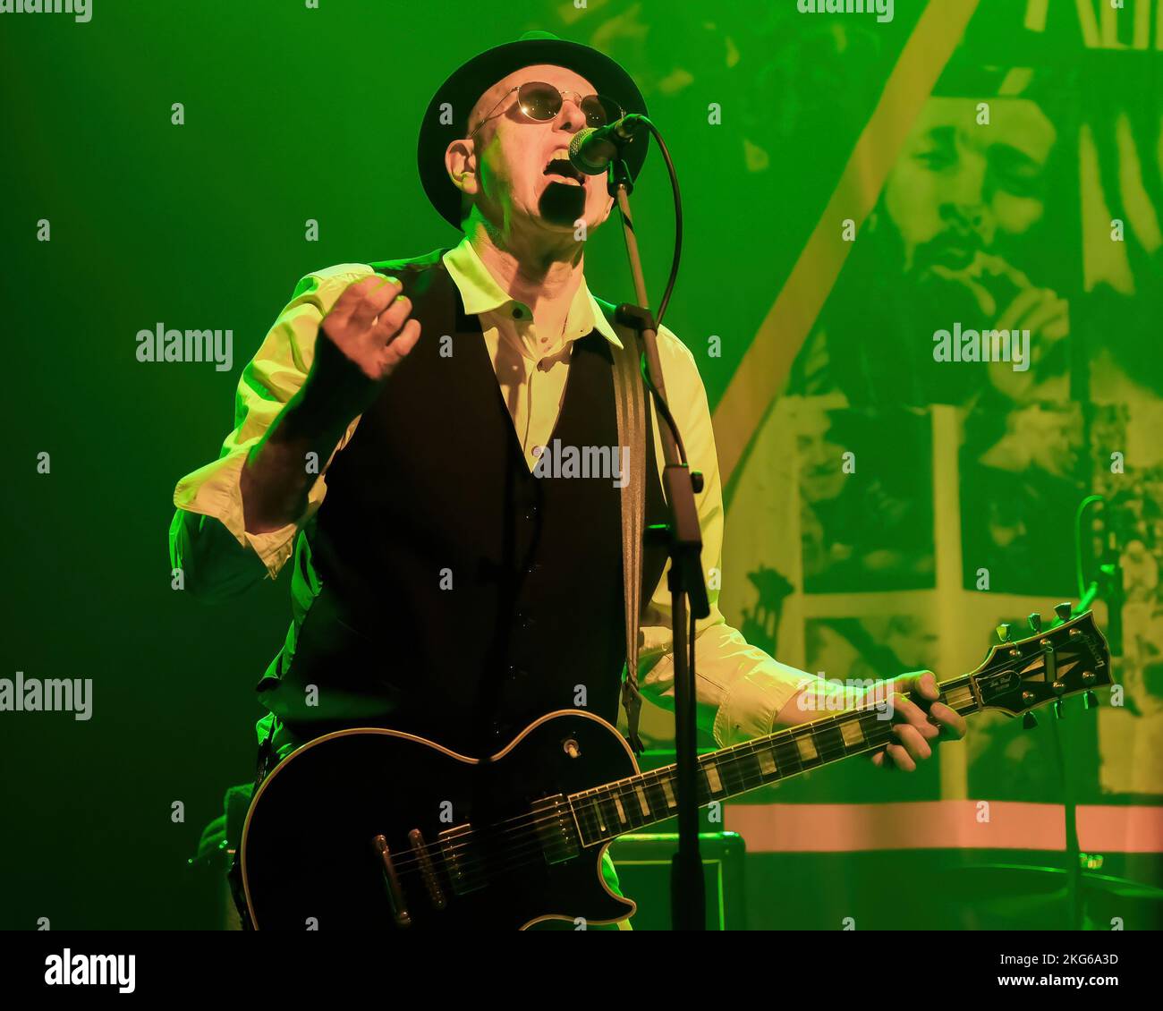 Southampton, UK. 19th Nov, 2022. Leigh Heggarty, guitarist and singer ...