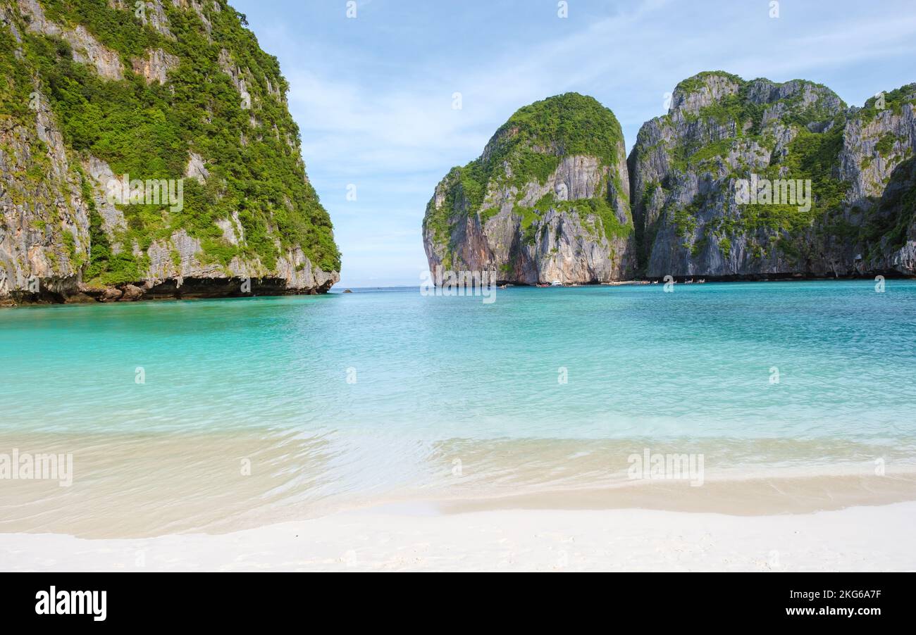 Maya bay in phi islands hi-res stock photography and images - Alamy