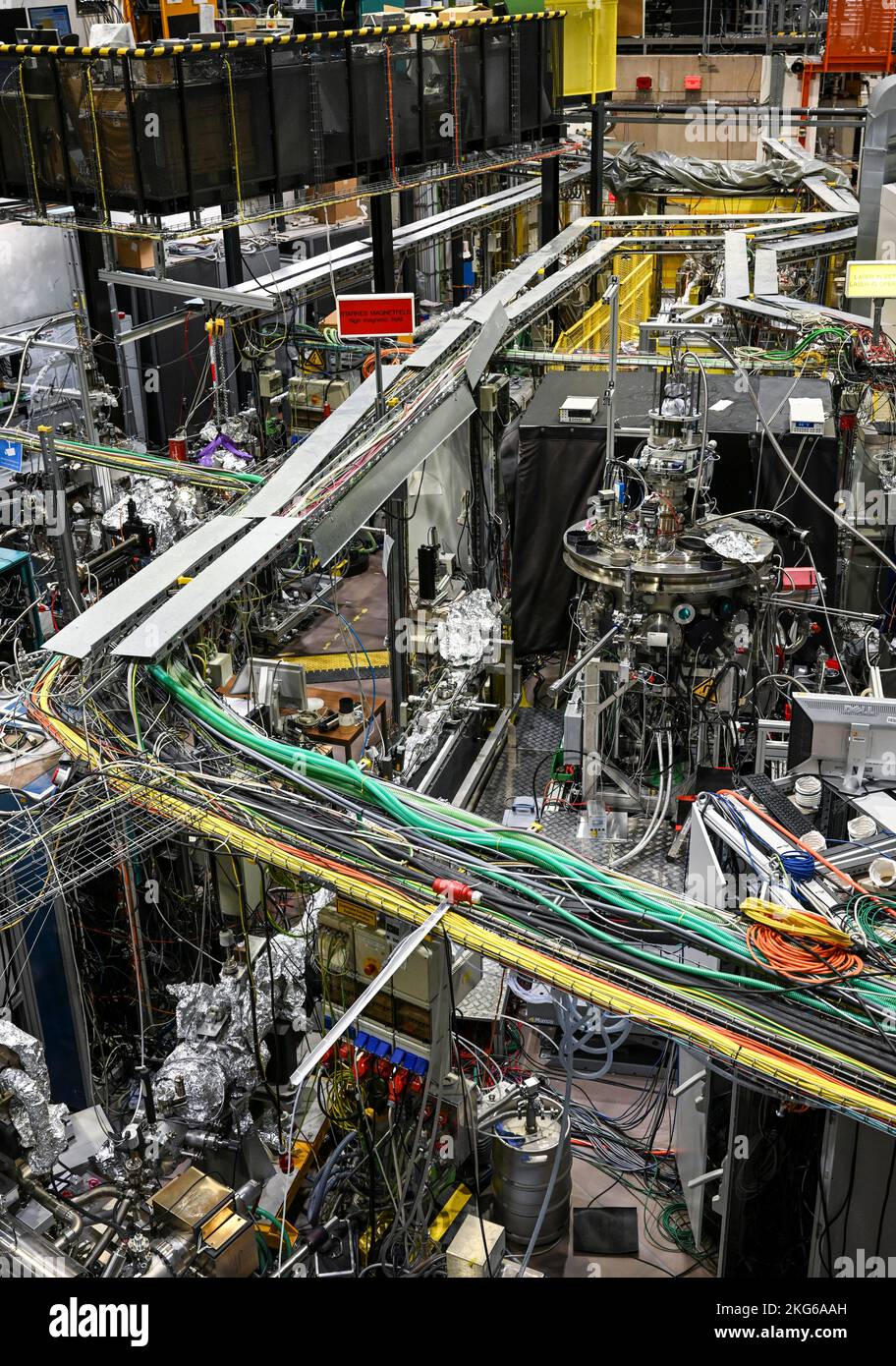 Synchrotron radiation hi-res stock photography and images - Alamy