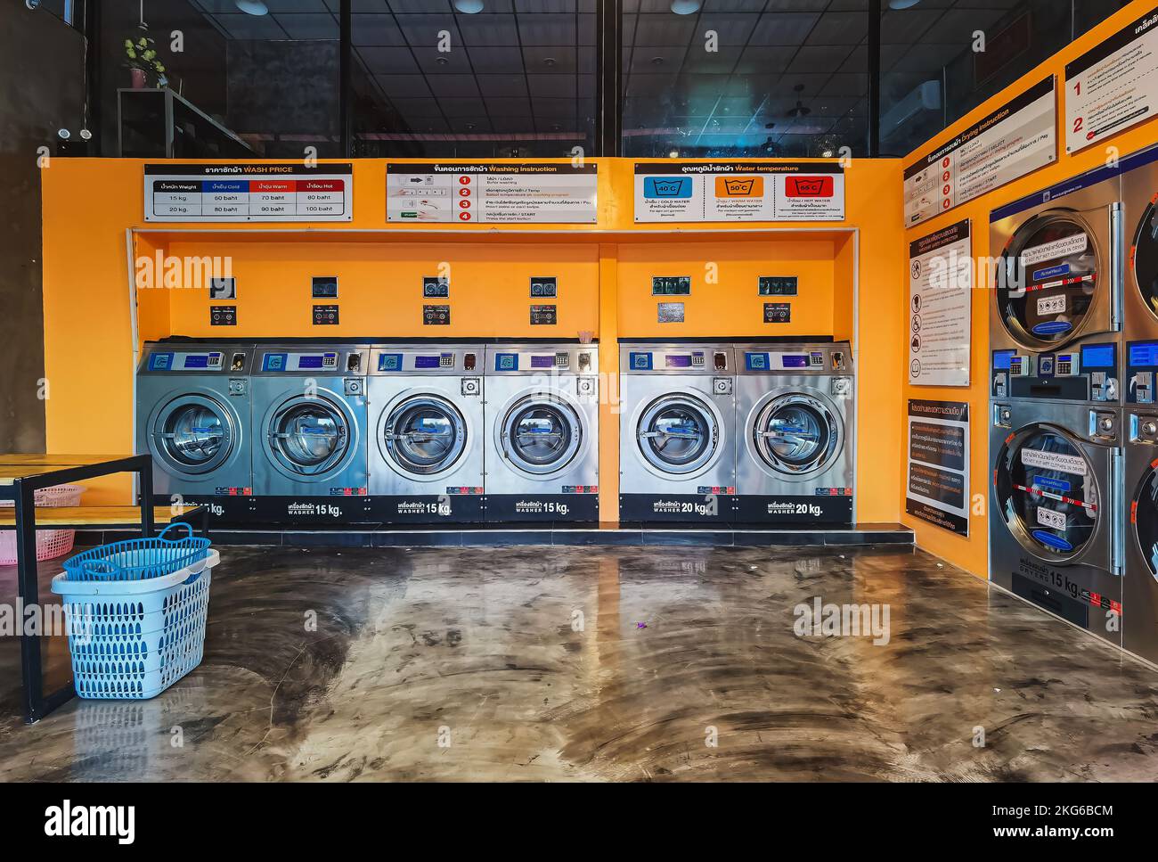 Customers washing clothes hi-res stock photography and images - Alamy