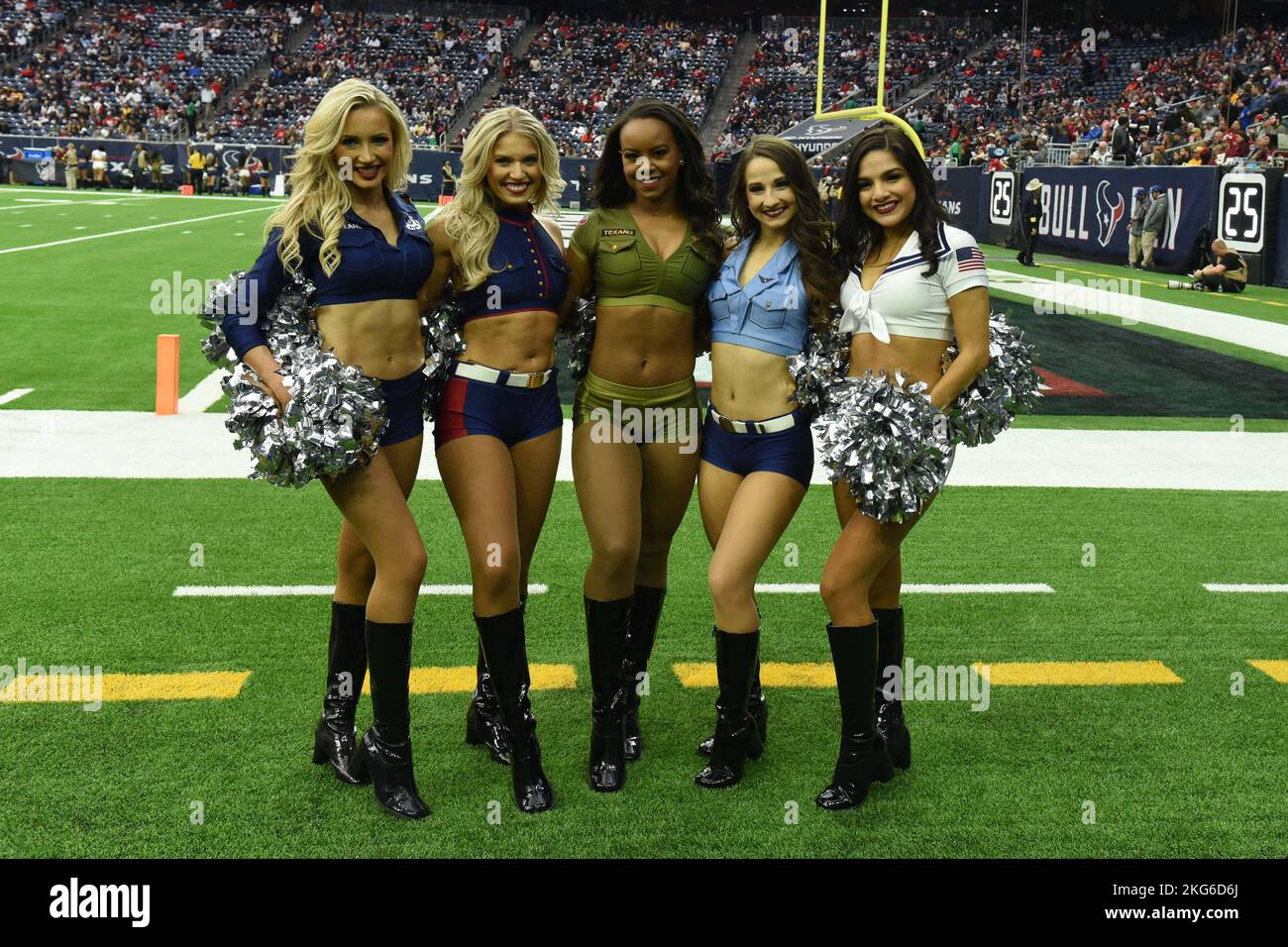 Washington commanders cheerleaders hi-res stock photography and images ...
