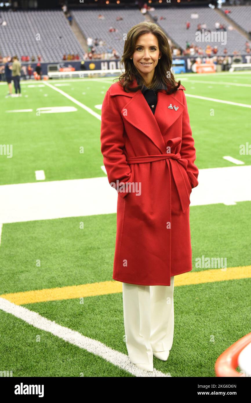 Hannah McNair before the NFL Football Game between the Washington ...