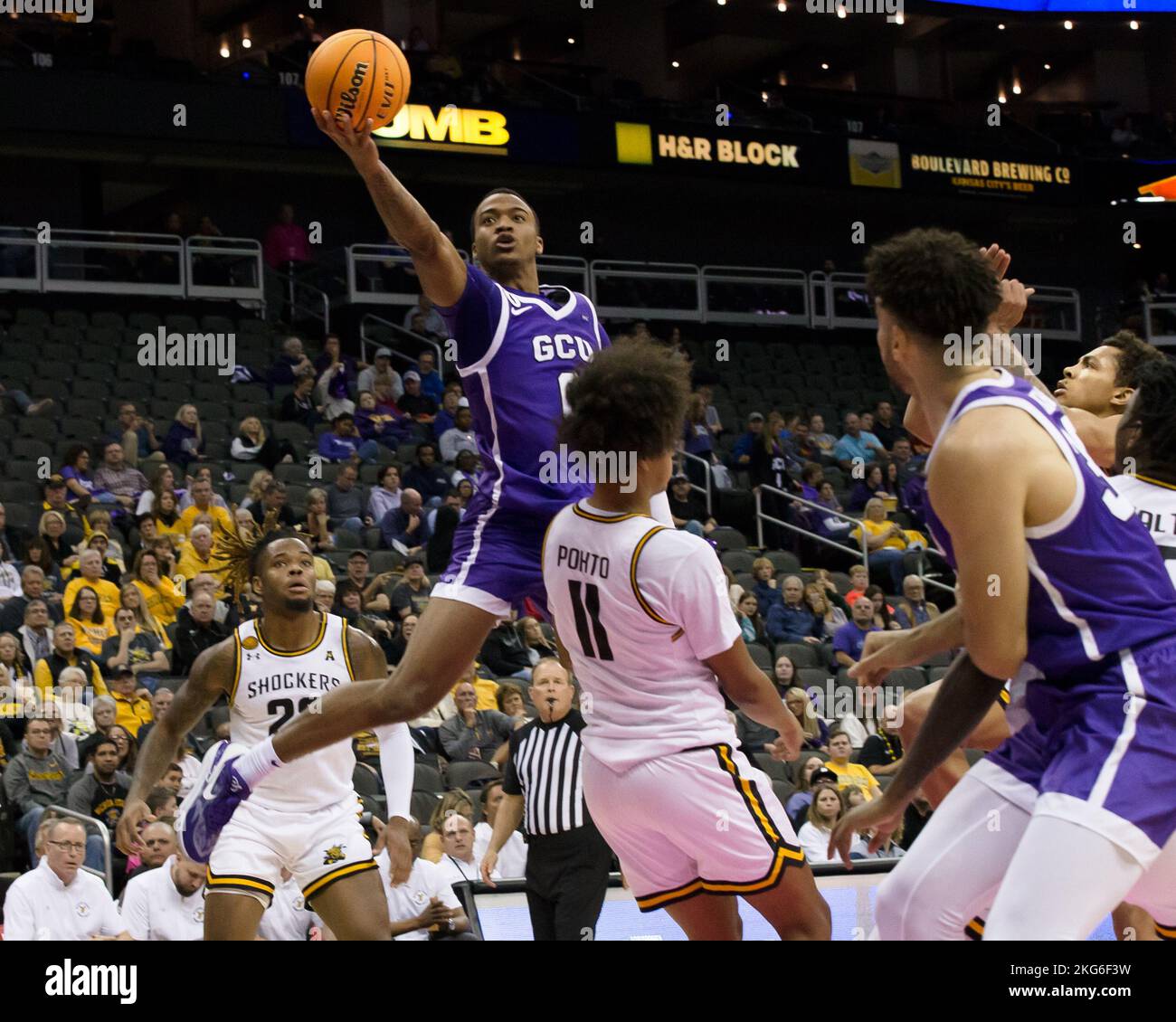 Kansas City, Missouri, USA. 21st Nov, 2022. Grand Canyon Lopes guard ...