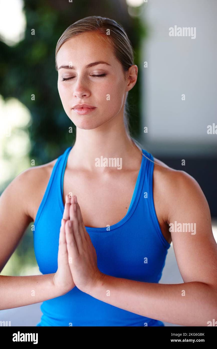 Happy young caucasian woman relaxing hi-res stock photography and ...